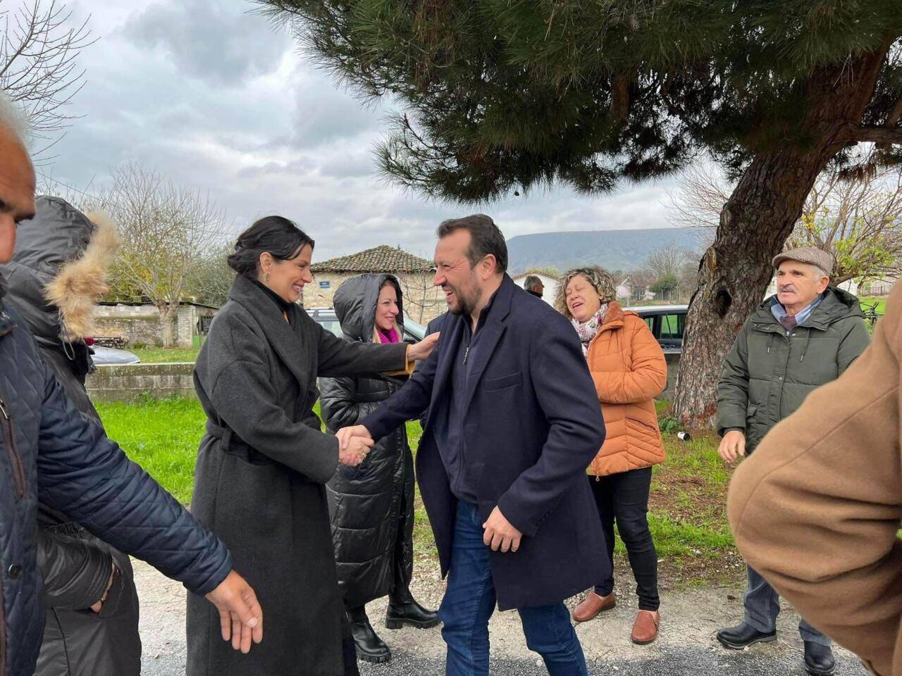 Σε σεισμόπληκτες περιοχές του Δήμου Φαρκαδόνας ο πρώην υπουργός και νυν ...
