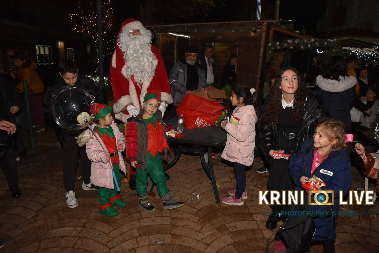 Εκδήλωση για το άναμμα του χριστουγεννιάτικου δέντρου στην πλατεία των ...