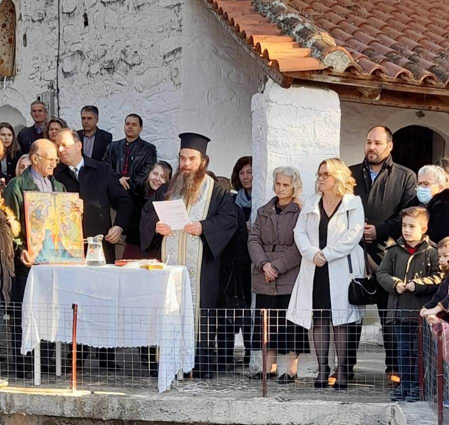 Τηρήθηκε η παράδοση στο Γριζάνο με το Αγίασμα των Υδάτων στον Αη ...