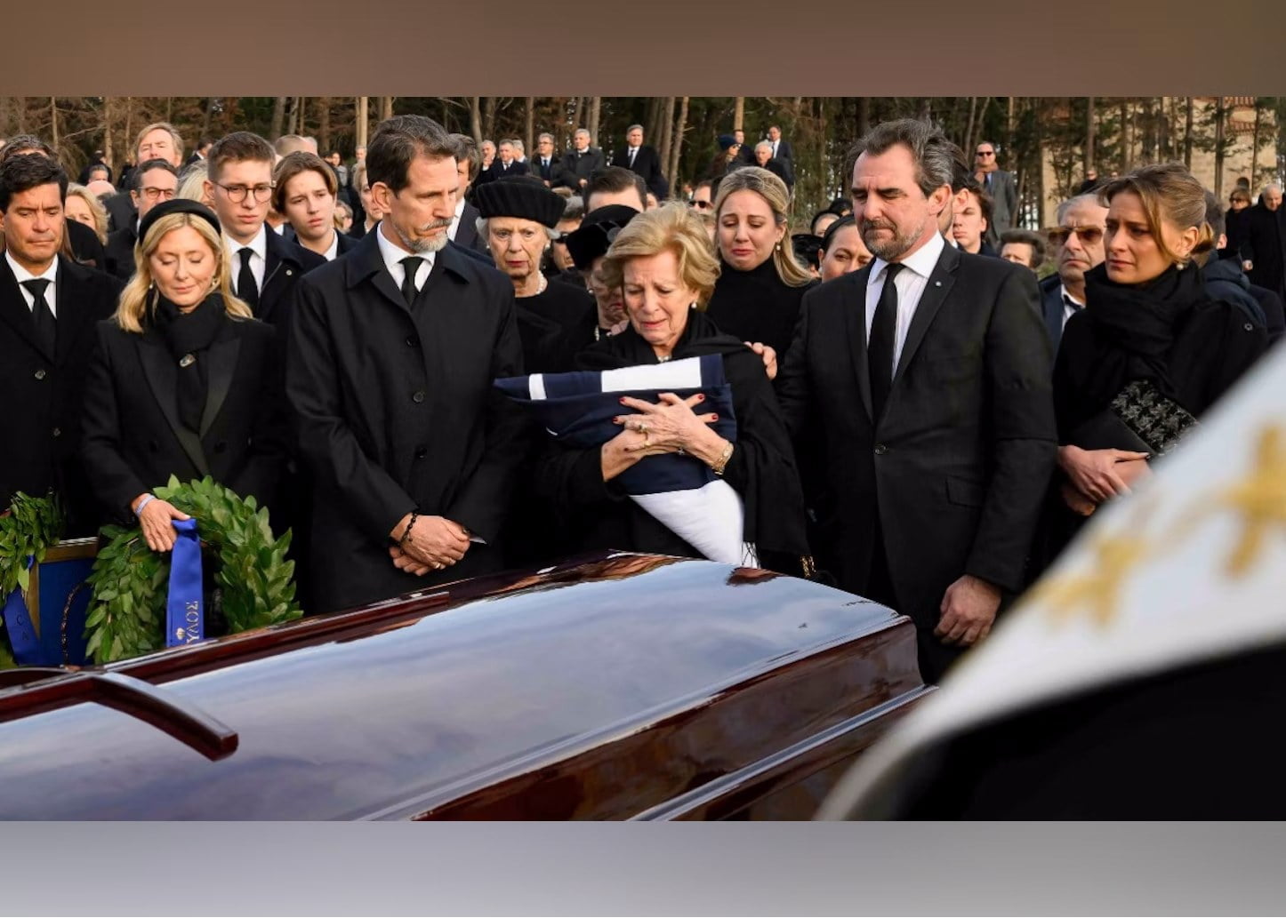 Εικόνες από την κηδεία και την ταφή του Τέως βασιλιά Κωνσταντίνου ...