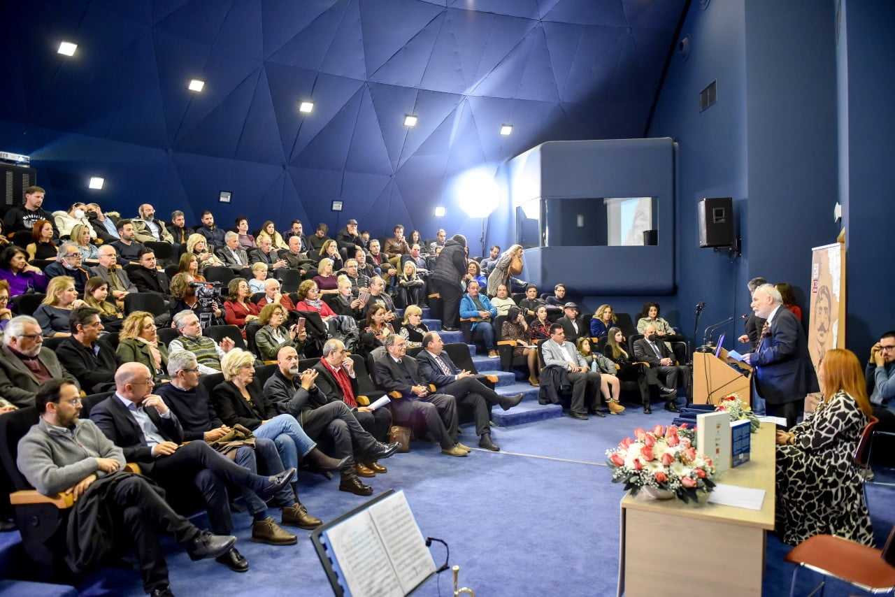 Ιδιαίτερη τιμή για το Φ.Ι.ΛΟ.Σ. η βράβευση του Τρικαλινού ποιητή Ηλία ...