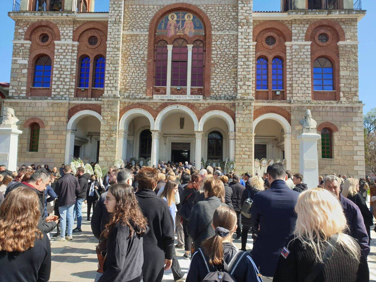 Καρδίτσα: Σπαραγμός στο τελευταίο «αντίο» στον 20χρονο φοιτητή του ΑΠΘ ...