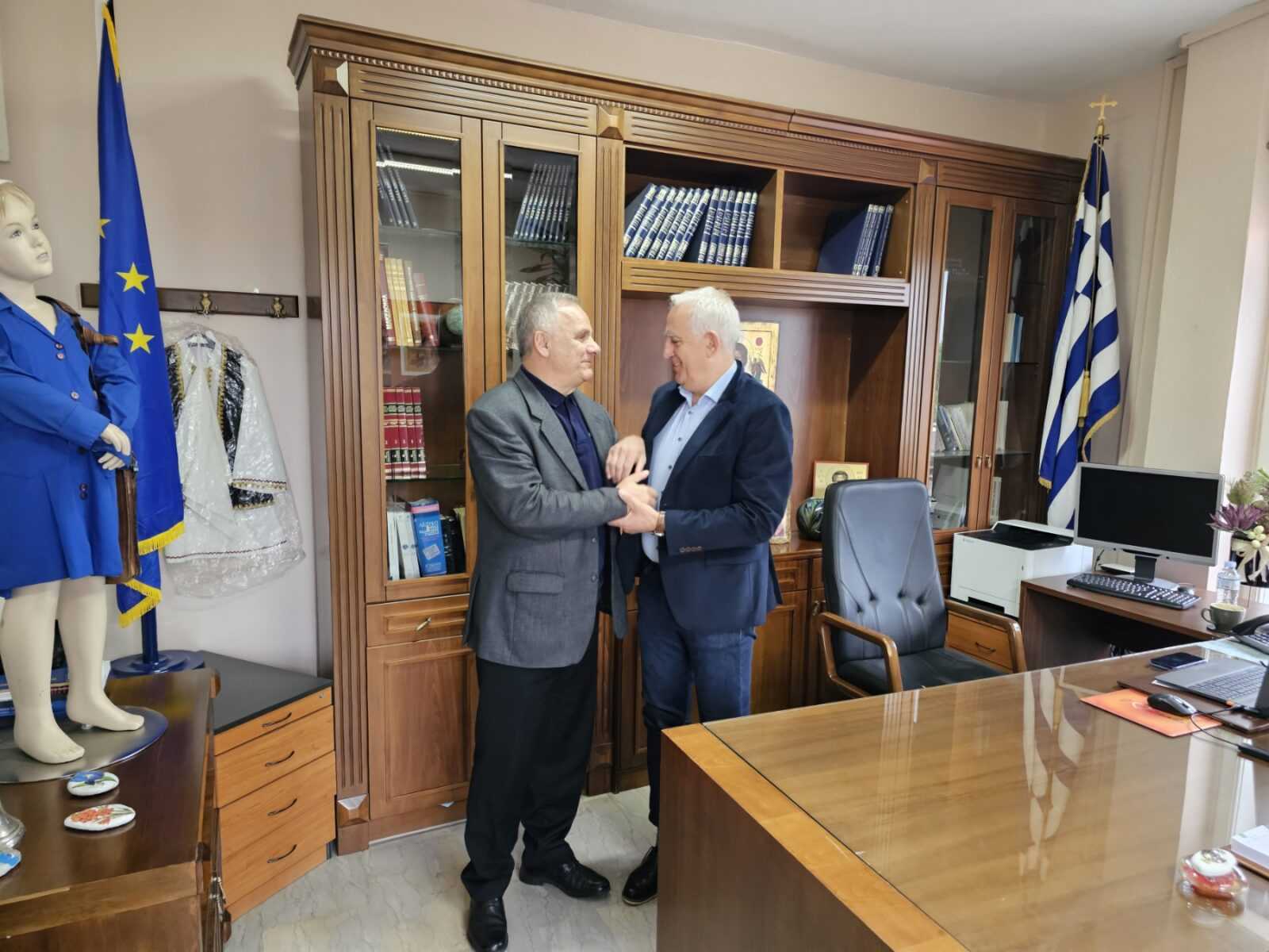 Για εκπαιδευτικά θέματα ενημερώθηκε ο Ηλίας Βλαχογιάννης από τον Χρήστο ...