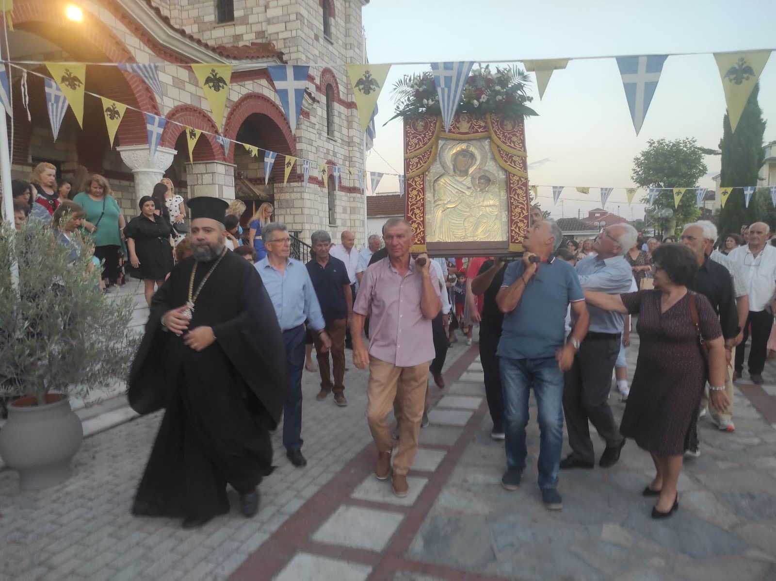 Η Οιχαλία γονάτισε μπροστά στην Εικόνα της Παναγίας Πορταϊτισσας ...