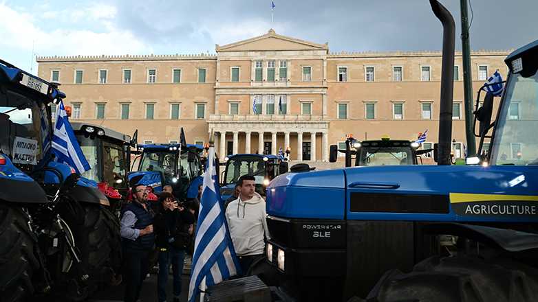 Μεγαλειώδες το συλλαλητήριο των αγροτών στο Σύνταγμα -αναχωρούν σήμερα ...