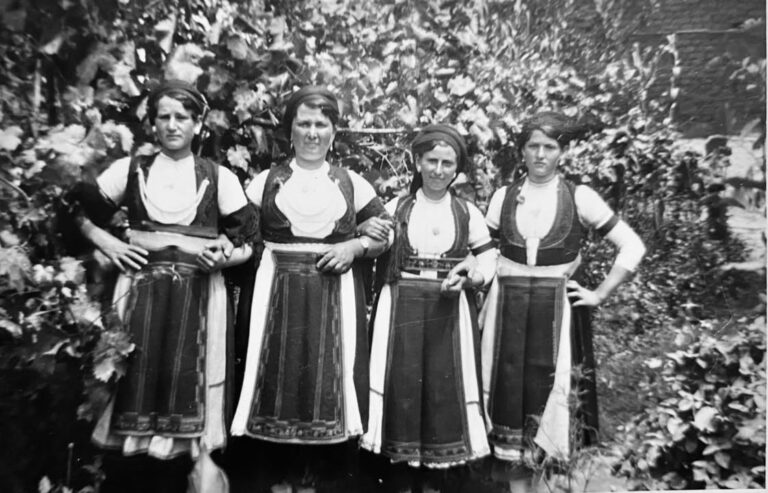 Ρετρό – Μια σπάνια φωτογραφία του 1956 από το Παλαιομονάστηρο Τρικάλων